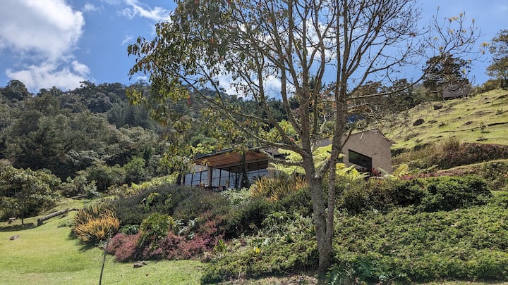 Silent Mountain House - La Ceja