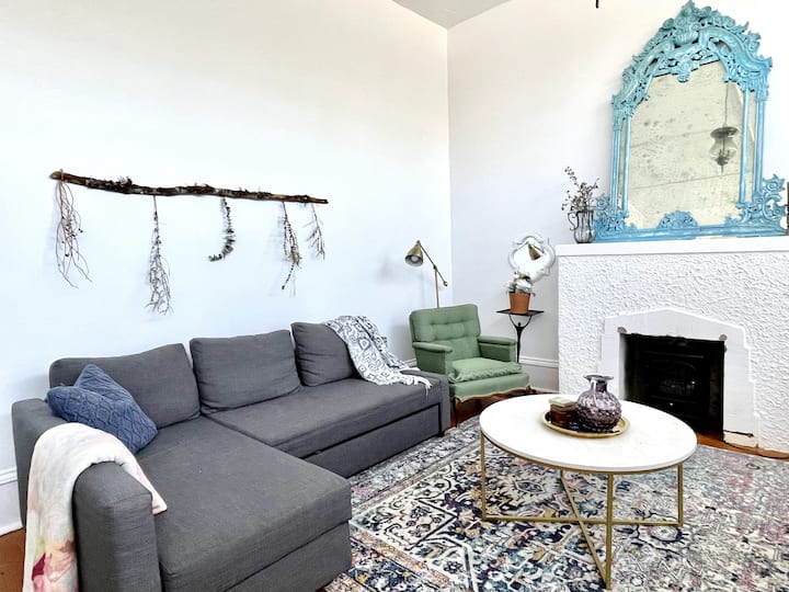 *Charming High-ceiling Home In South Van W/yard! - Vancouver