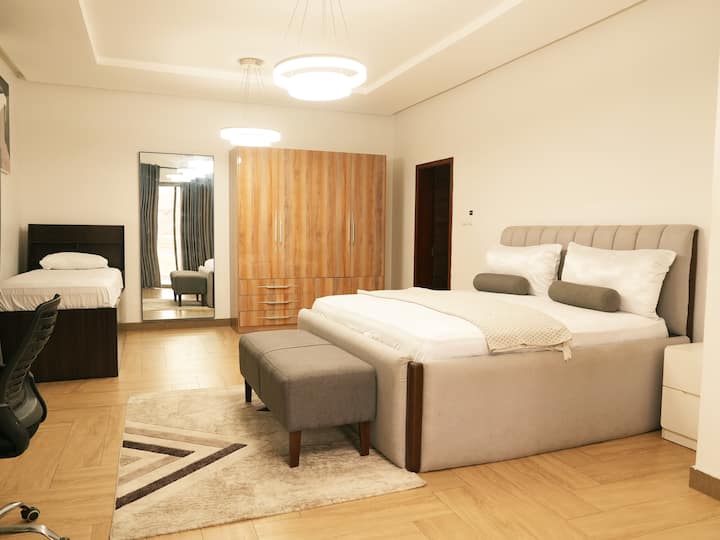 Executive Suite | 24/7 Power+5g Wifi+balcony - Lagos, Nigeria