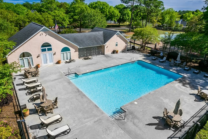 Beach Time! W/ King Beds, Pool, Fire Pit, & Tennis - Wilmington, NC