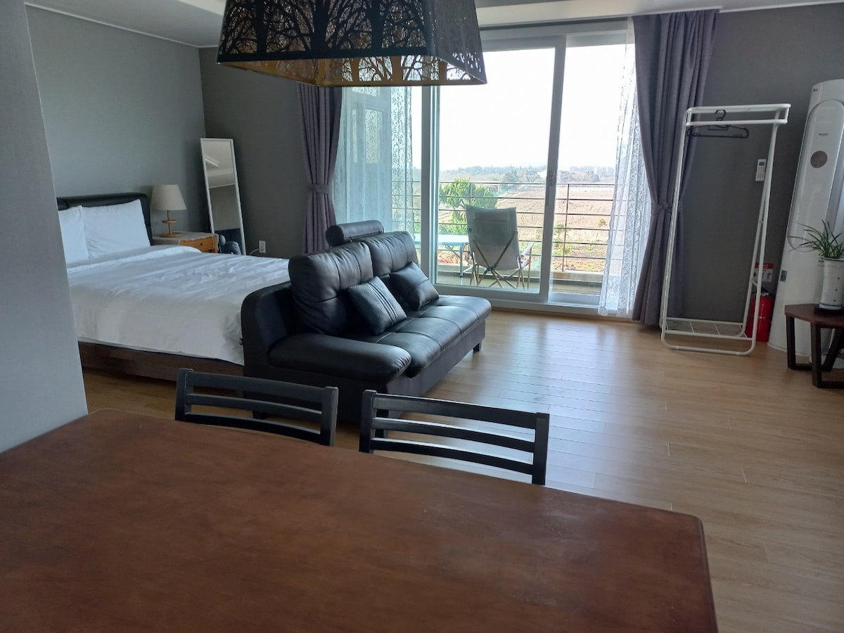 Geomun Oreum Audihaus 201 (Geomun Oreum Room) - Houses for Rent in ...