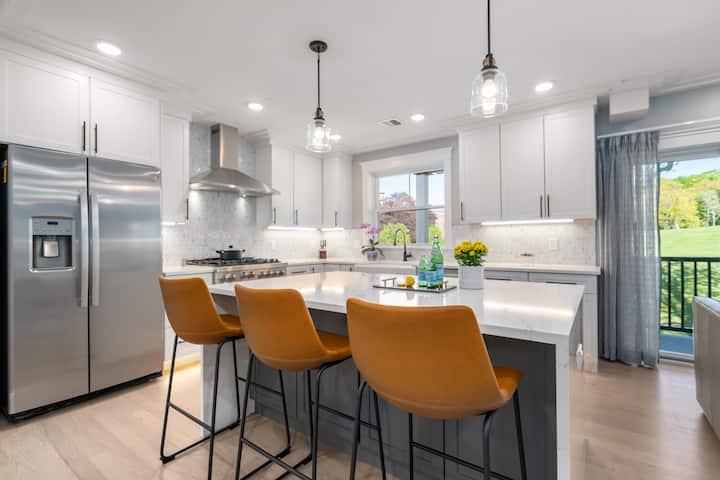 New 3 Bedroom, 2 Bath Unit, Meadow View! - Waltham