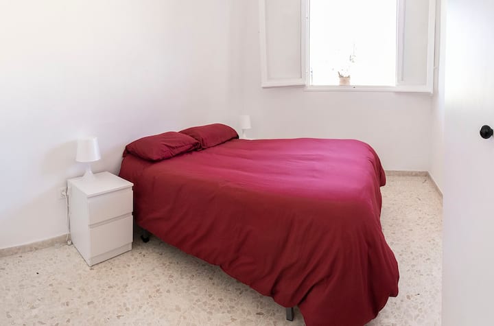 Habitación Muy Luminosa Con Cama Silenciosa - Sevilla