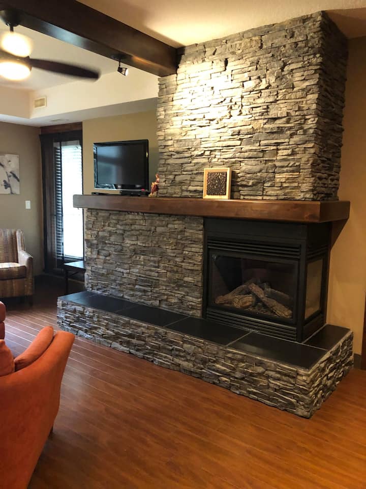 4-bedroom Condo In Radium, Bc - Radium Hot Springs