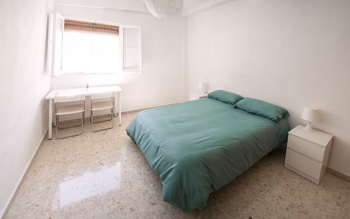 Habitación Grande Y Muy Luminosa - Sevilla