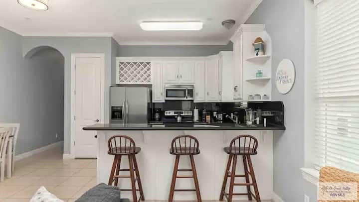 Cozy Condo Short Walk To Beach Str #2024-0045 - South Padre Island, TX