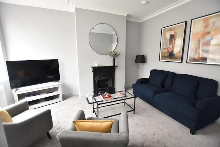 Queen Liz! 4 Bedroom House. - Leeds