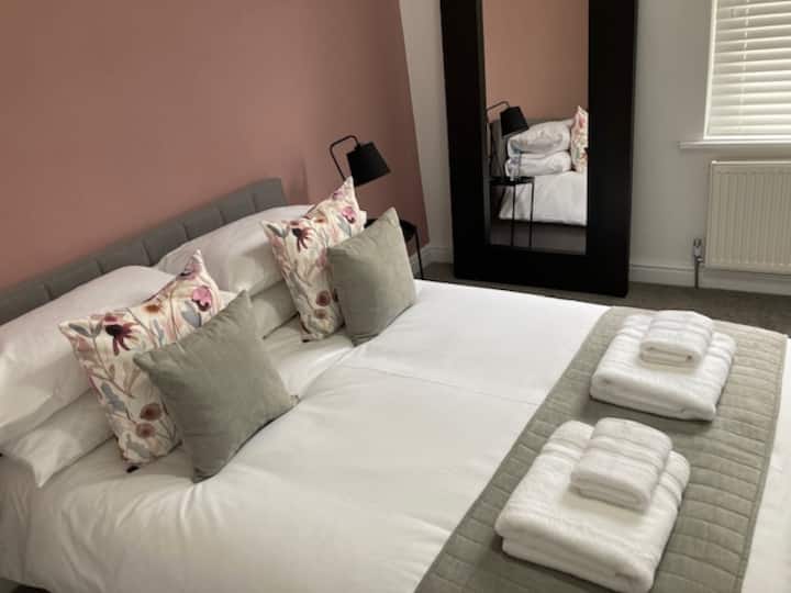 Queen Liz! 4 Bedroom House. - Leeds