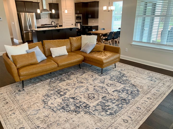 Modern Home In Tuscaloosa - Tuscaloosa, AL