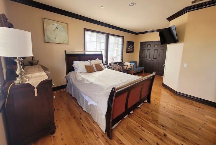 Private Master Suite With Balcony & Lagoon Views - Encinitas, CA