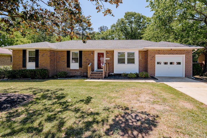 Family & Pet Friendly Home Near I-20/i-26 Sleeps 6 - Saint Andrews, SC