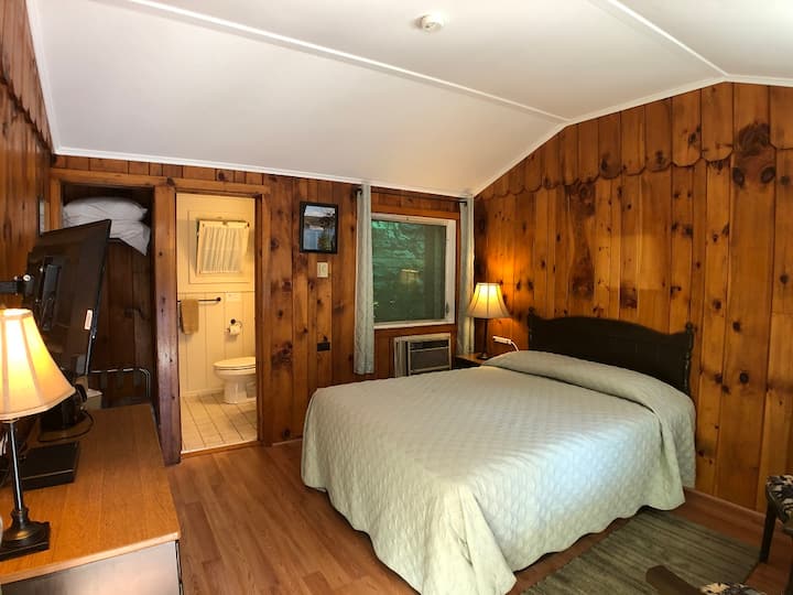 Queen Guest Room#20-green Haven Resort-lake George - Lake George, NY