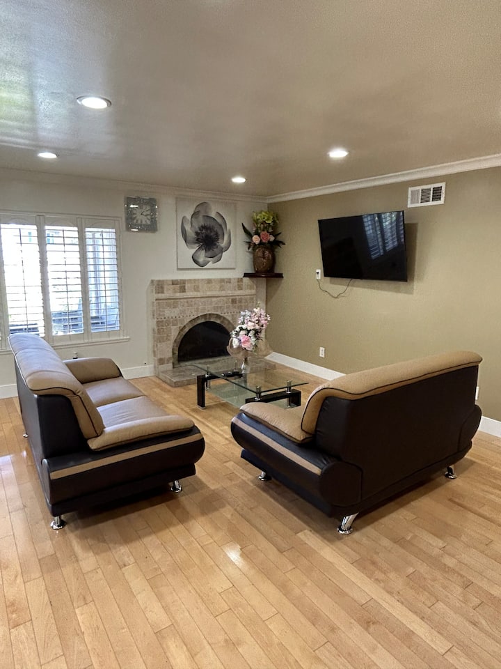 Beach Life Family Vacation Home For Monthly Rental - Huntington Beach, CA