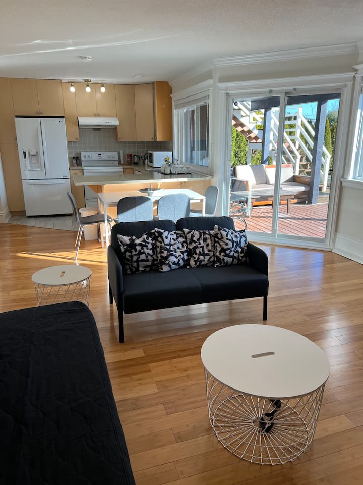 Two Bedroom Suite In West Van - Horseshoe Bay