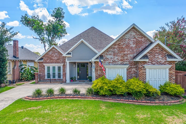 Cajun Cottage On Bank |Downtown| 6.2m From Casinos - Lake Charles, LA