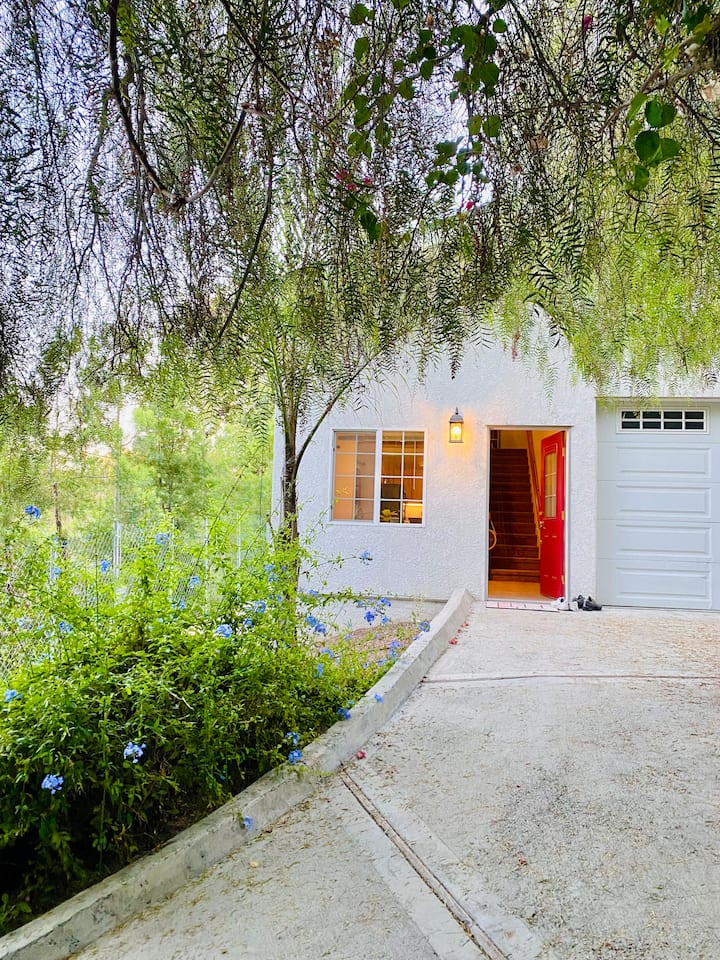 Charming 2-story Boutique Hillside Cottage! - Sugar Rush, Canoga Park