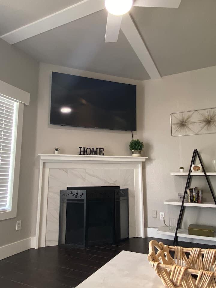 Charming Chandler Townhouse - Chandler, AZ