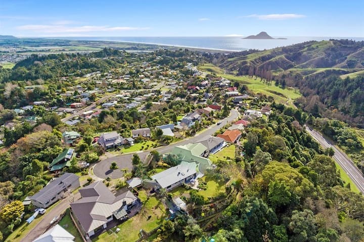 Hilltop House With Stunning Views - Ōhope