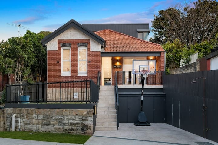 Ultimate Beach House With Resort Style Pool - Bondi Beach