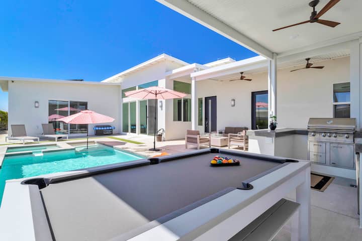 Fun In The Sun - Outdoor Kitchen And Pool Table - Desert Hot Springs, CA