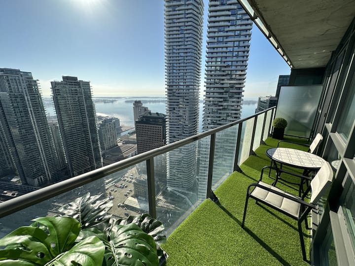 Luxury Dt 2br Suite W/city+lake Views+free Parking - Toronto