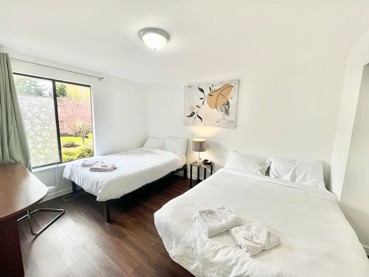Walk To Shops, Bus, Parks; Ac - Bellevue, WA