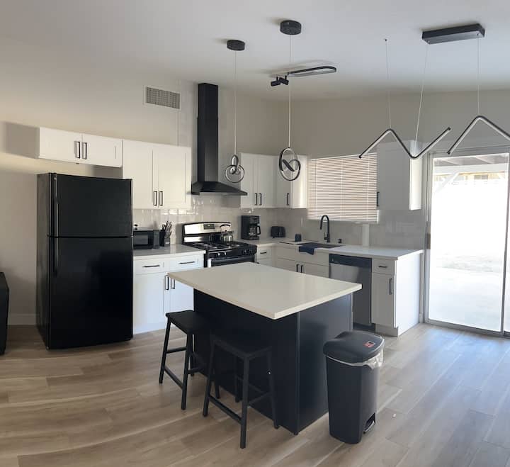 Cozy 2 Bedroom Home - Henderson, NV