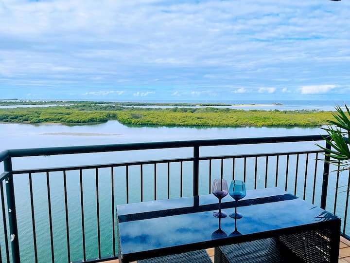 Absolute Riverfront Apartment - Sunshine Coast