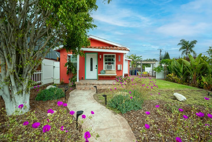 Cute Eco-bungalow: Garden, Firepit, Near Beach - Los Angeles, CA