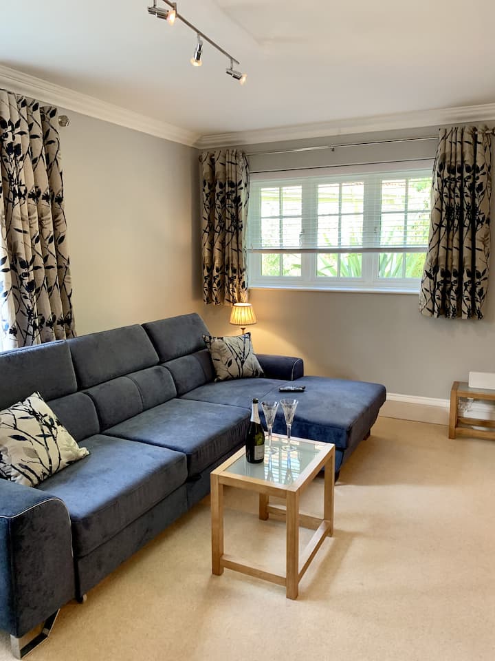 Private Annexe Set In Beautiful Gardens - Suffolk