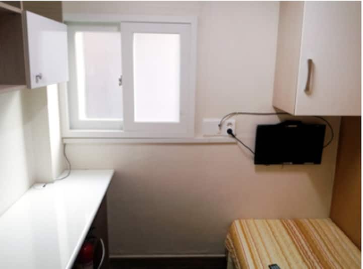 Shinchon & Hongdae Shared Bath 7 - Seoul