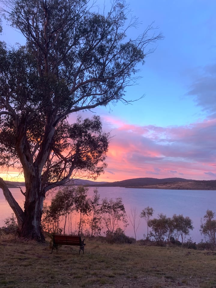 Family Friendly Lake Frontage - Adaminaby