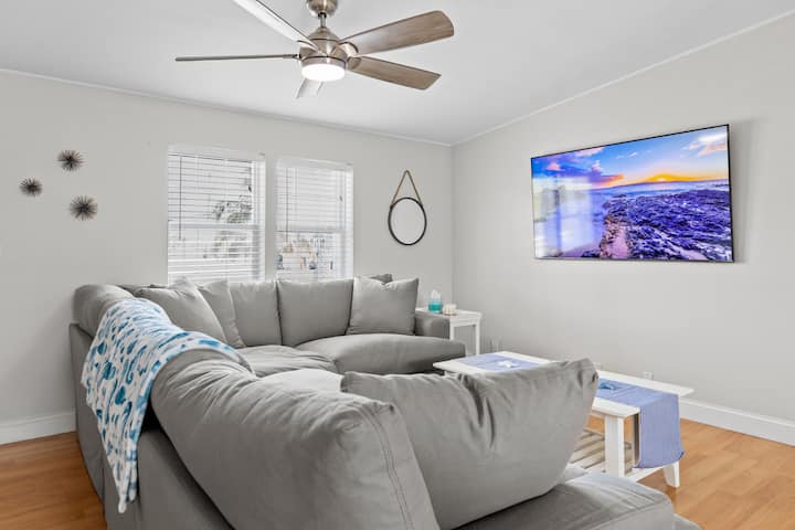 Marathon Sleeps 8 | Hot Tub • Game Room • Pets - Marathon, FL