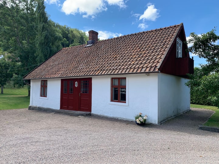Fint Gårdshus Vid Malen Med 6 Bäddar - Båstad