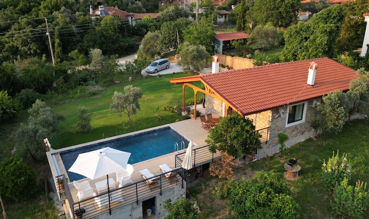 Akyaka ŞIrinköyde Havuzlu Villa - Ataköy