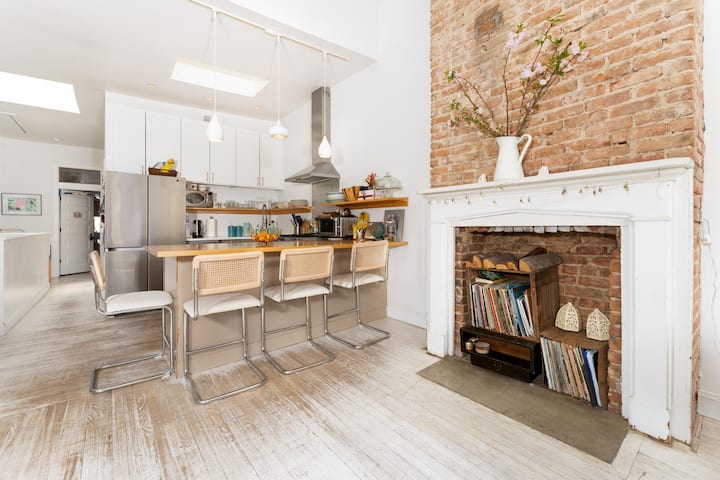 Williamsburg Massive, Sunny 4 Br Duplex. - Brooklyn, NY