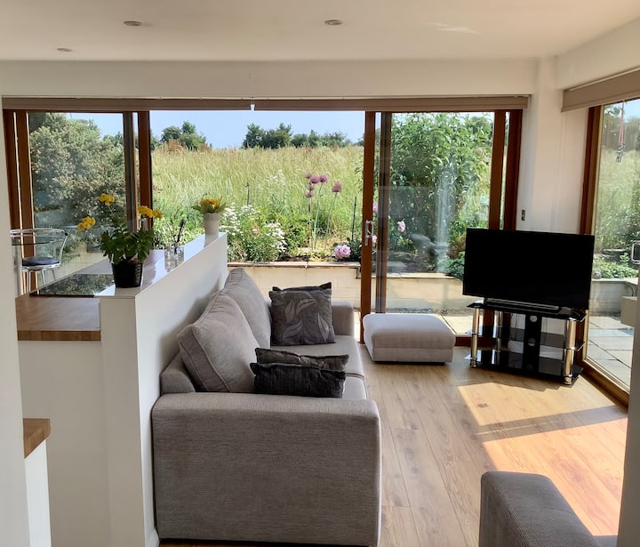 Cosy Up For A Bright And Warm Break - Barry