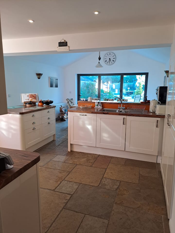 Home From Home In Picturesque Hampshire Village. - Petersfield