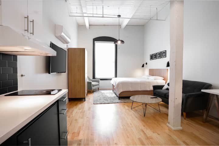 Private Loft-style Apartment Trumbull St Elevator - Hartford, CT