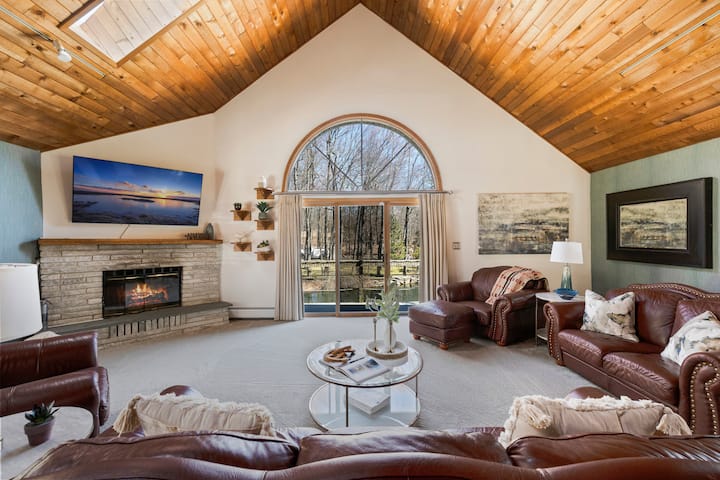 Spacious Home W/pool/hot Tub, Mins To Parks/skiing - Monroe, NY