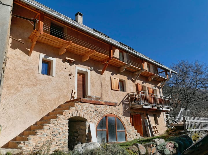 Maison Familiale Dans Un Village De Montagne - Réallon