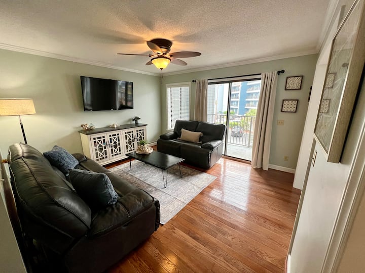 Newly Renovated Ocean View Condo - Surfside Beach, SC