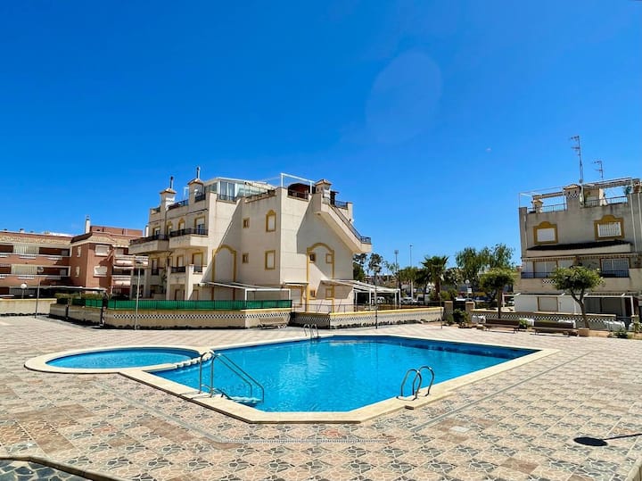 Family Stay House With Pool - La Marina