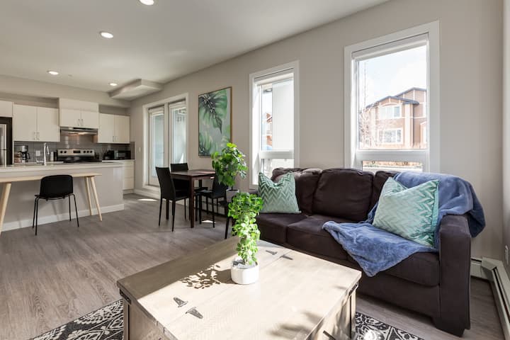 Free Heated Parking, Close To Dt, Pet Friendly - Calgary