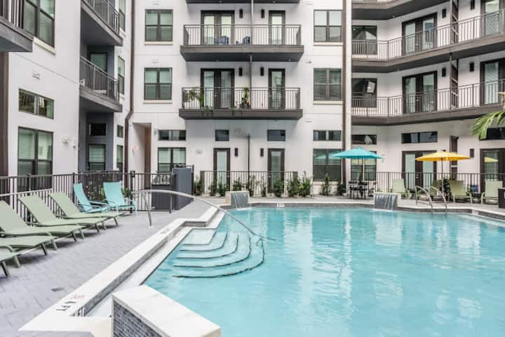 Luxury Condo W/pool Access In Ybor City Tampa - Tampa