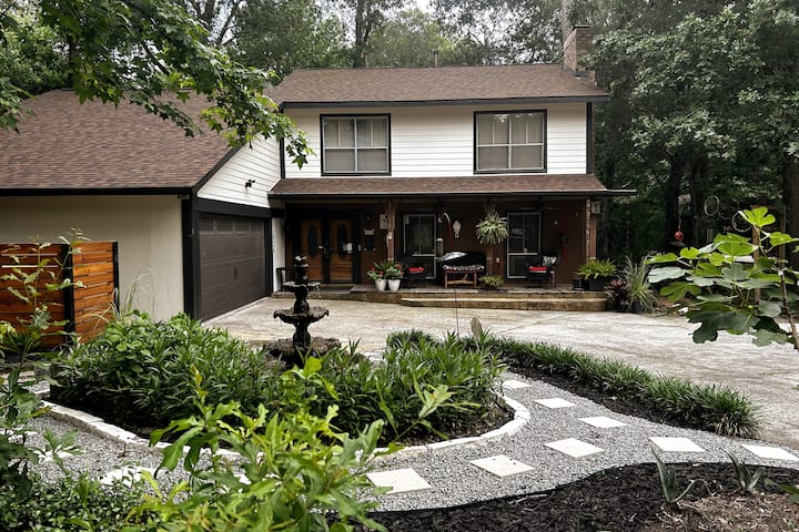 Corner Casa In The Tall Trees - The Woodlands, TX