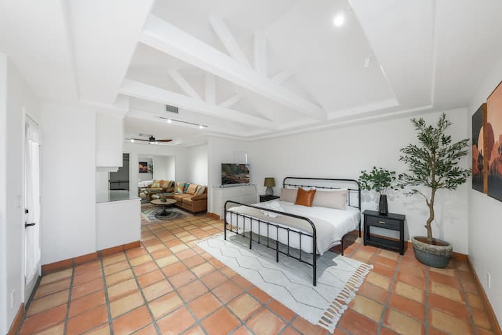 Blue Coyote Main -Clean Firepit Spacious Sunset - Yucca Valley, CA