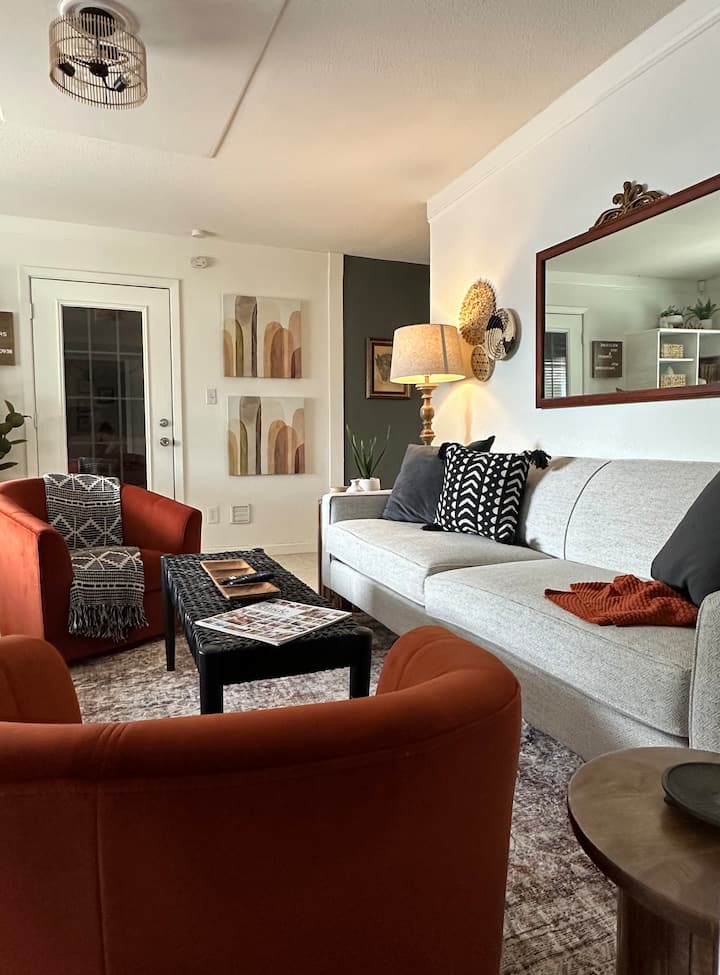 Bohemian Bungalow-2 Blocks To Historic Square - Georgetown, TX