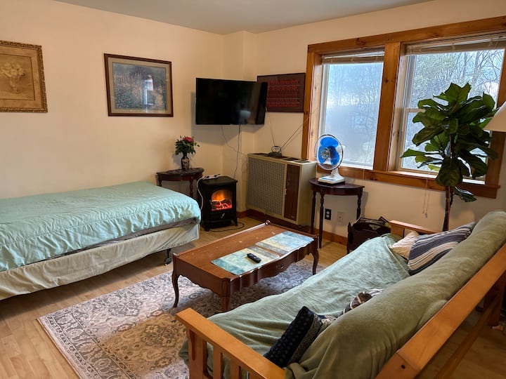Country House Apartment - Waterbury Village Historic District
