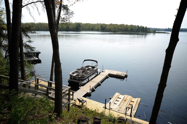 Luxurious Lakehouse | Snowmobiler's Paradise - Winter, WI